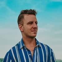 Dr. Jon Groves (@JonLGroves) Official Clapper | Watch Dr. Jon Groves's ...